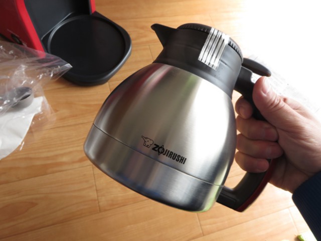 魔法瓶でコーヒーを！【象印コーヒーメーカー ZOJIRUSHI EC-KS50-RA】温かコーヒーをいつでも飲めるんだぞ。 – ソエジマックス ヘッドルーム／SOEZIMAX HEADROOM